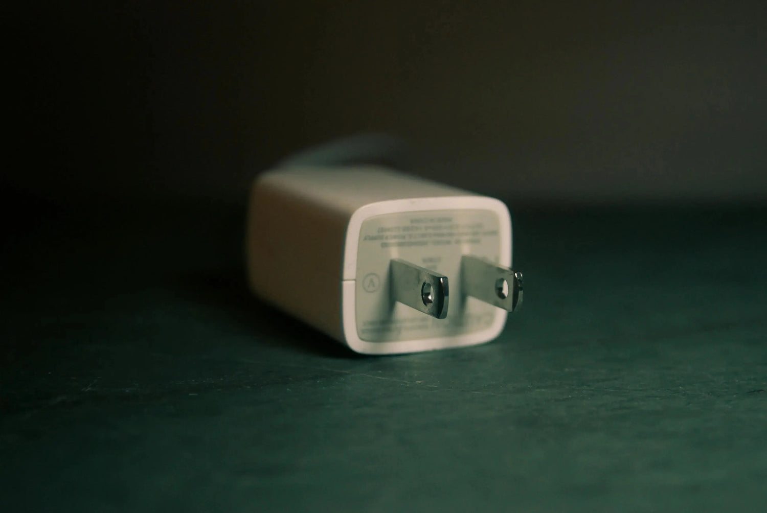 Outlet Testers vs Multimeters: Which Should You Use for Grounding?